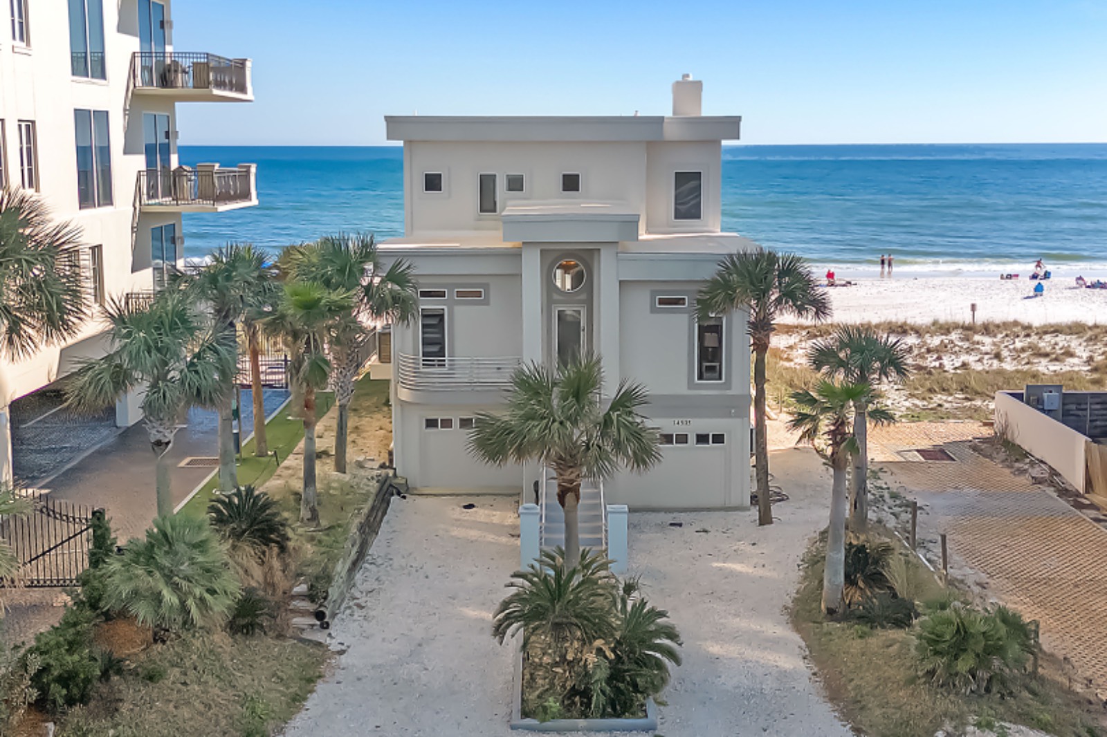 Six Wag-Worthy Stays - Beach Getaways